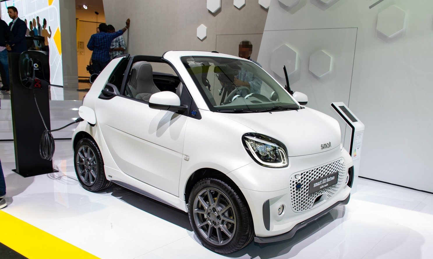 Smart EQ fortwo technical specifications and fuel economy